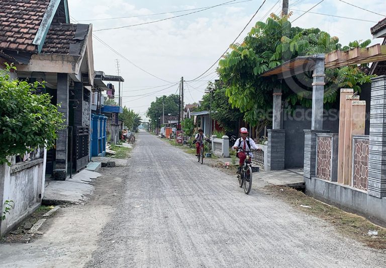 Pemdes Tejo Jombang Bangun Jalan Lapen Dari Dana Desa 2025 | Berita Desa